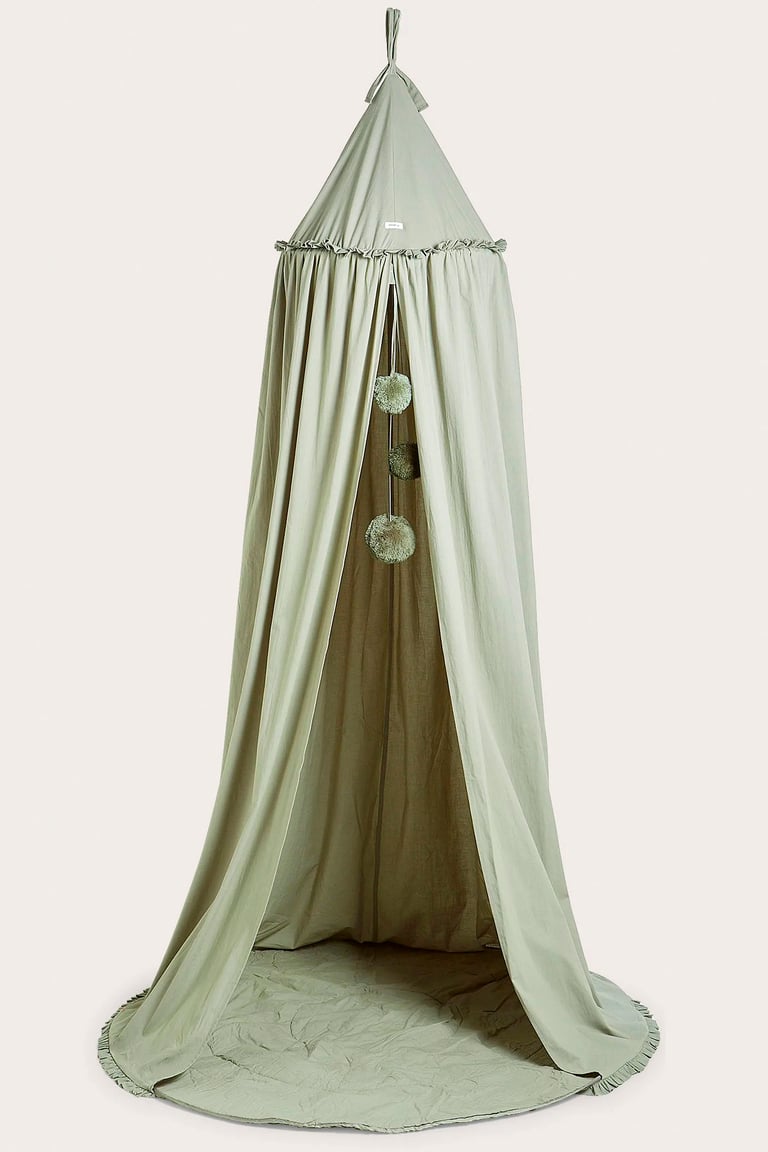 Reading tent with pom poms Newbie